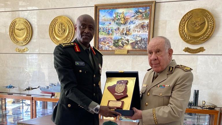 Umugaba Mukuru w’Ingabo z’u Rwanda Gen. Kazura ari mu ruzinduko muri ...