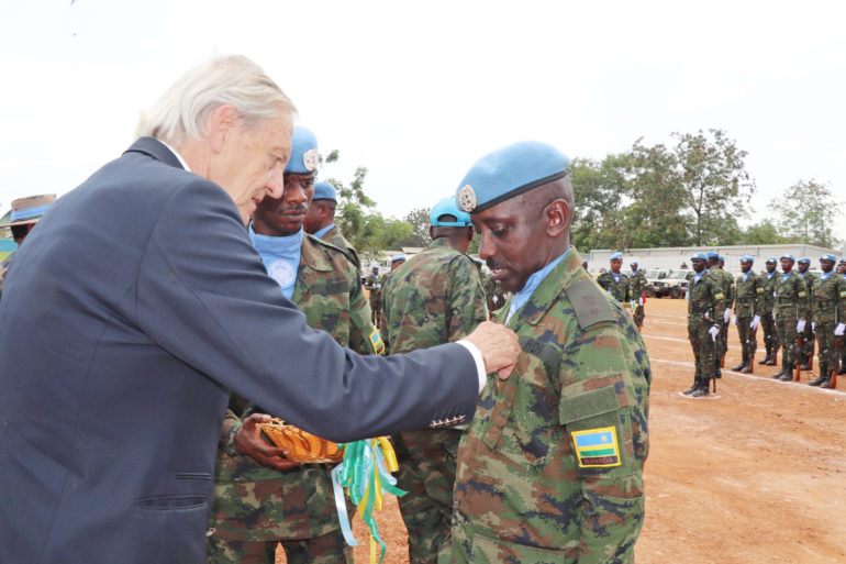 Sudani y’Epfo: Ingabo z’u Rwanda zambitswe imidari y’ishimwe - KT Radio ...