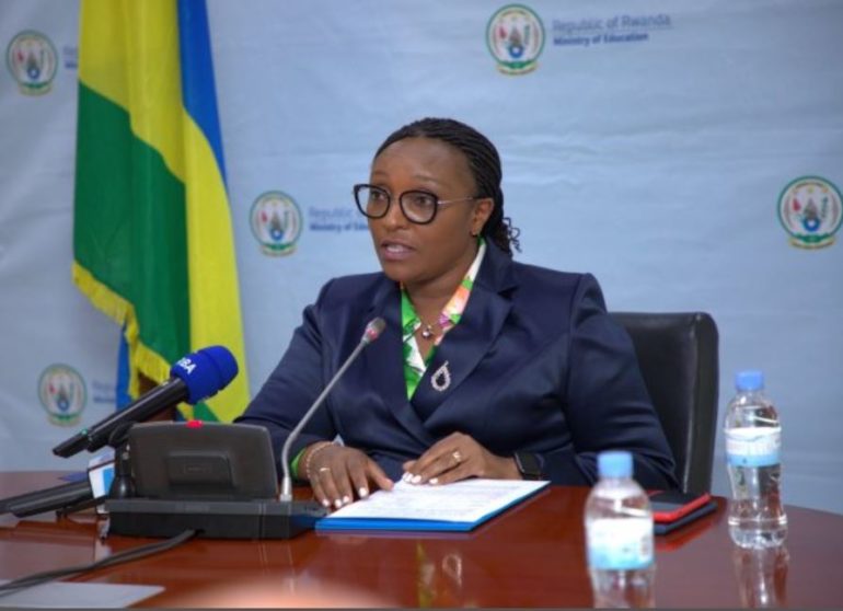Minisitiri w’Uburezi yasobanuye ibyashingiweho mu guhindura amasaha y ...