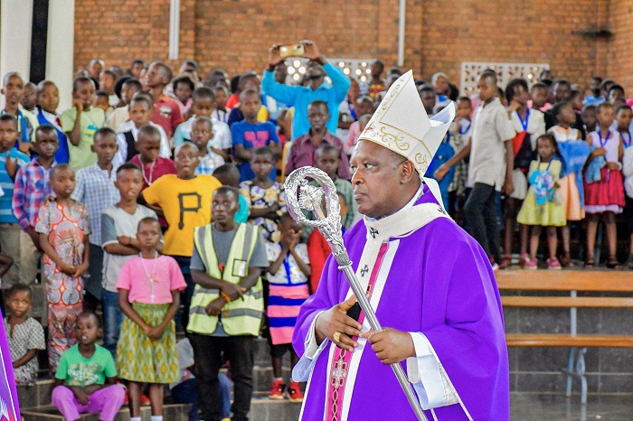 Antoine Cardinal Kambanda yasangiye Noheli n’abana - KT Radio 96.7fm ...