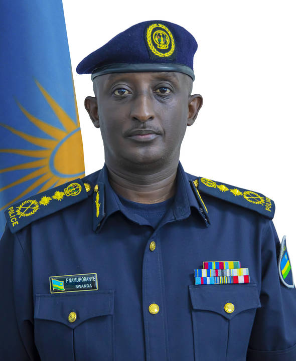 Perezida Kagame yakiriye indahiro z’abayobozi bashya ba Polisi - KT ...