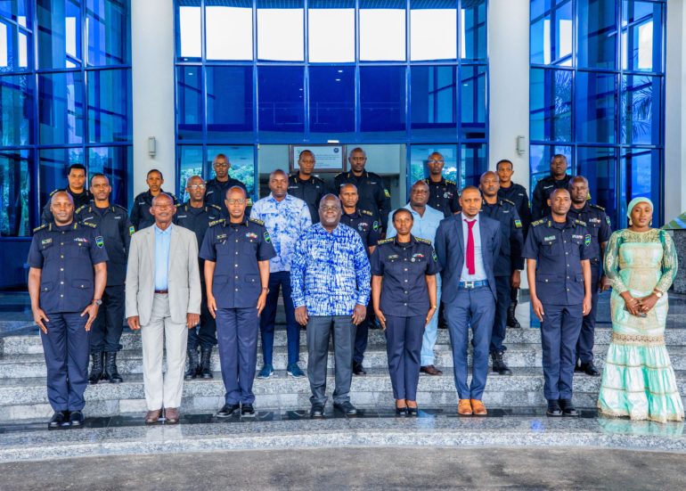 Itsinda ry’Intumwa ziturutse muri Guinea zasuye Polisi y’u Rwanda - KT ...