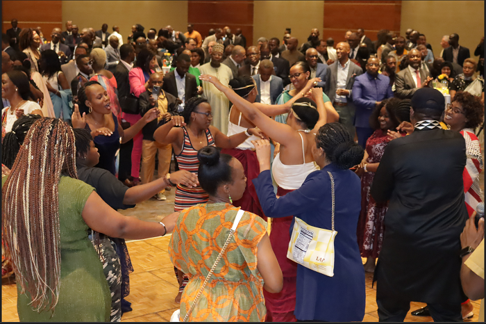 Abanyarwanda n’inshuti zabo baba i Brazzaville bizihije umunsi wo # ...