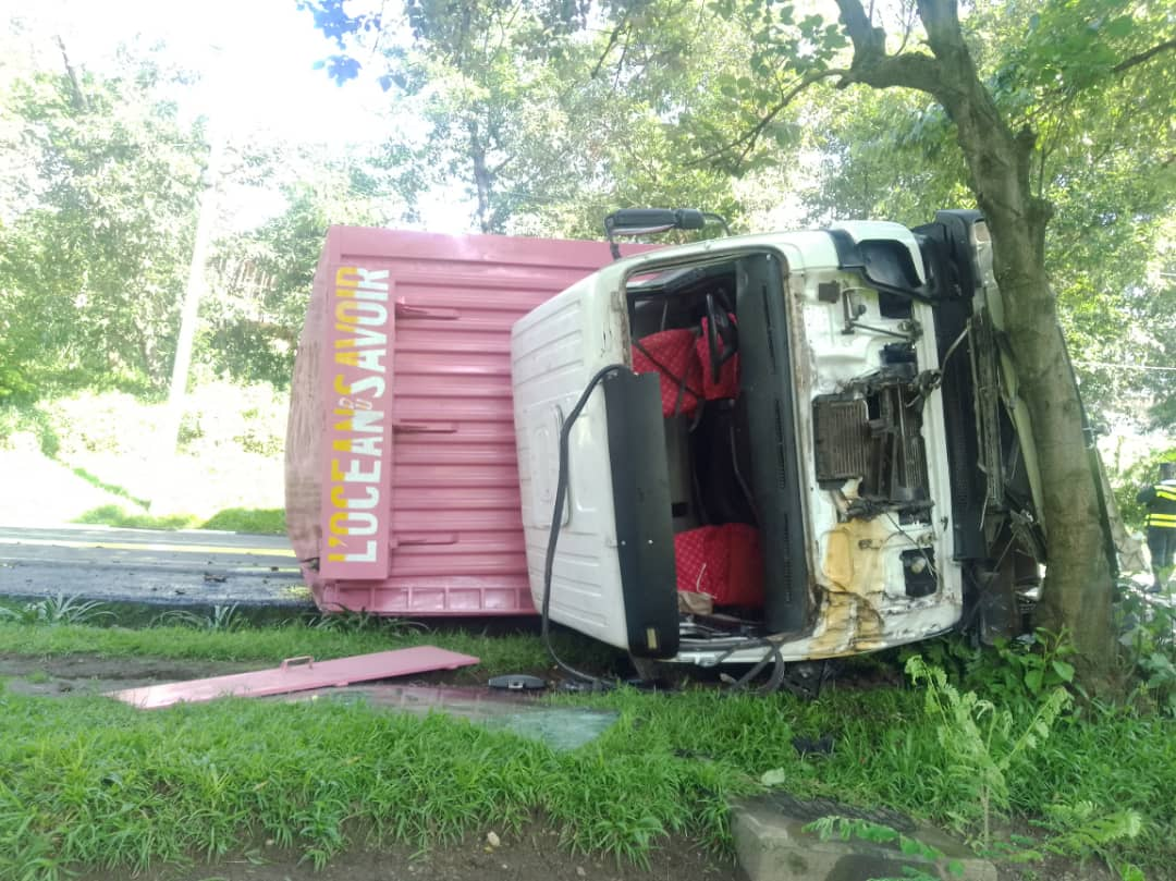 Rubavu: Ikamyo yakoze impanuka ifunga umuhanda - KT Radio 96.7fm - Real ...