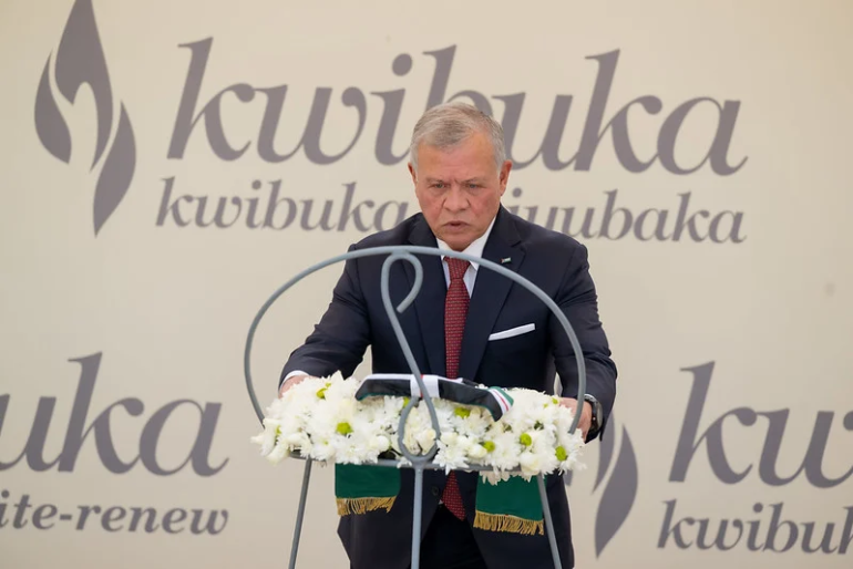 Umwami Abdullah II wa Jordan yunamiye abazize Jenoside bashyinguye mu ...