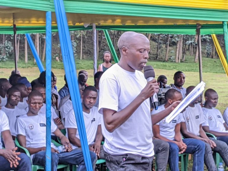 Col Uwimana watorotse CNRD/FLN yakomoje ku rugendo rw’ibirometero 600 ...